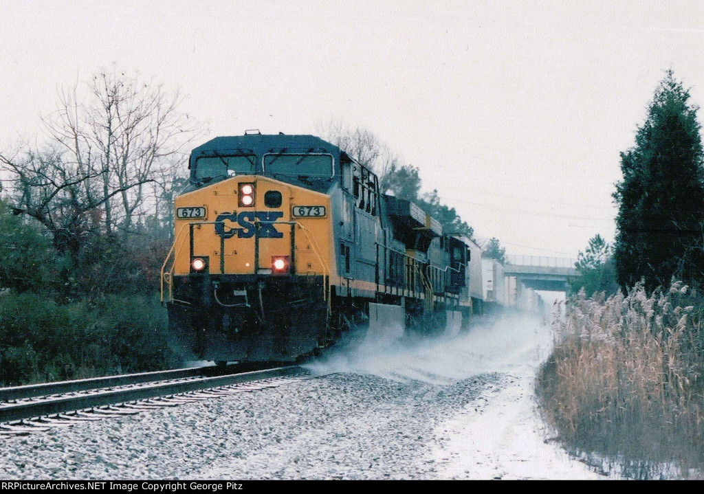 CSX 673 makes some snow swirls